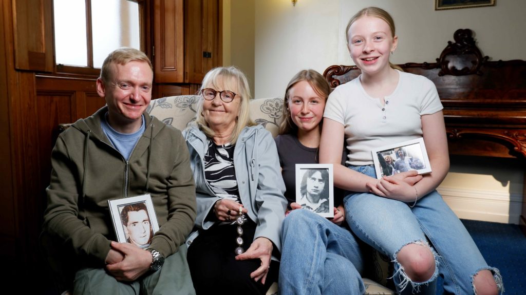 Ceathrar Guildford: 50 Bliain Na Mbréag – De DocUpdate